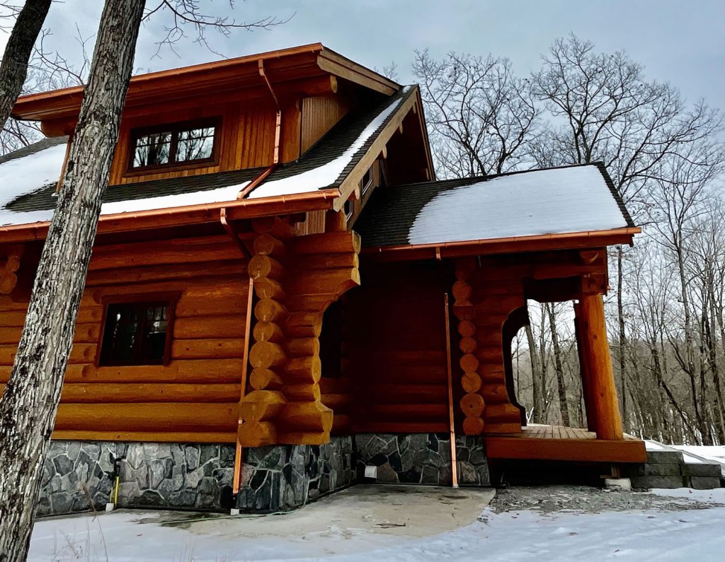 Featured Log Home: Calabogie – Flynn Log Homes