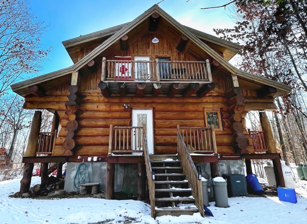 Featured Log Home: Calabogie – Flynn Log Homes